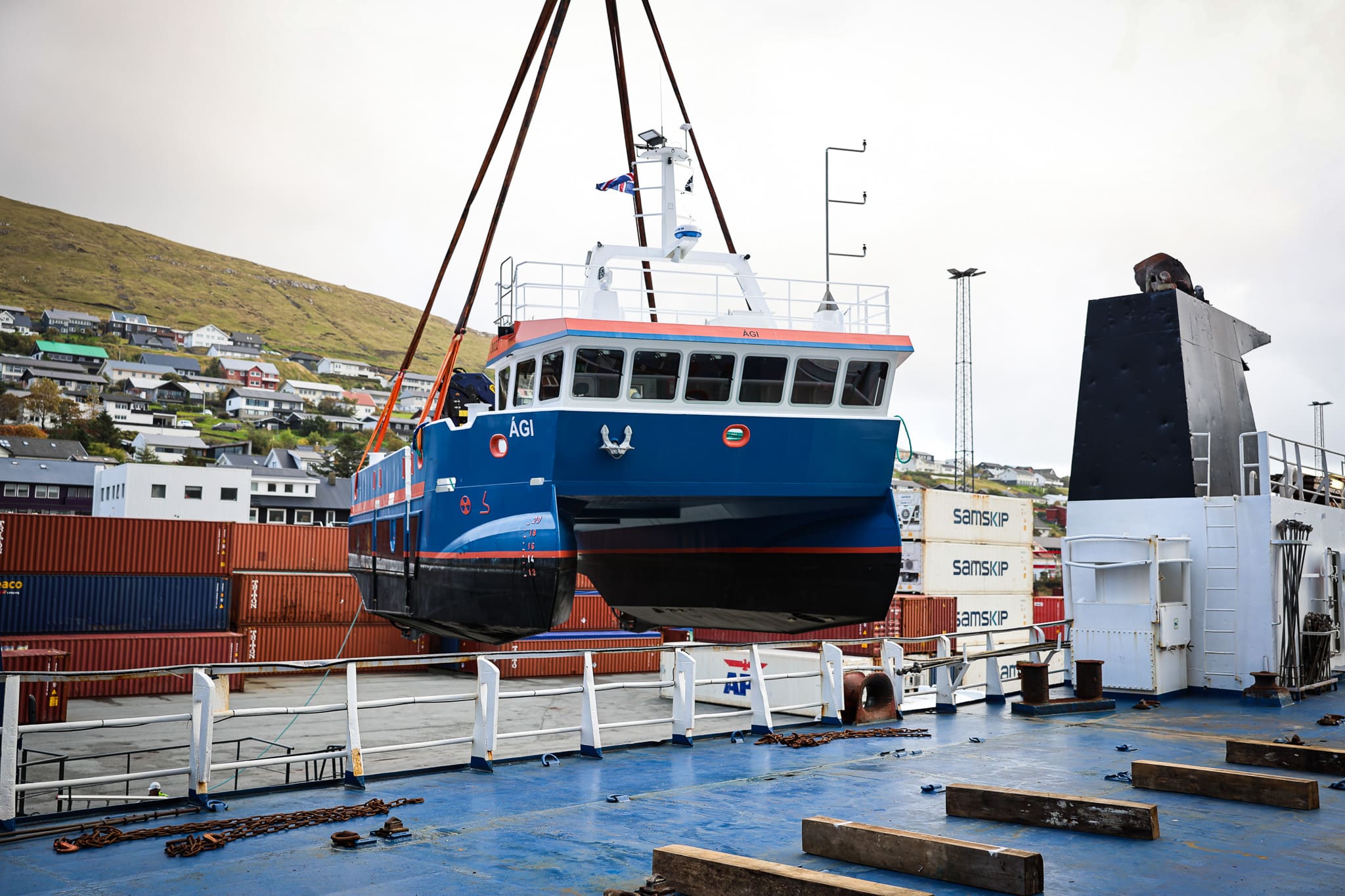 ÁGI ÁVEGIS TIL ÍSLANDS - KJ