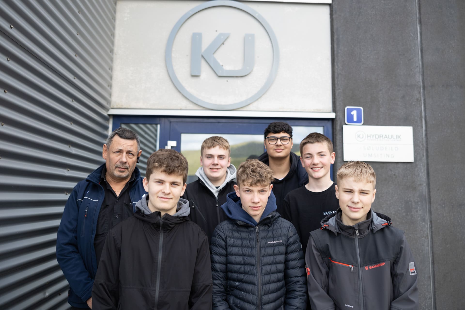 KJ employs six new apprentices - KJ